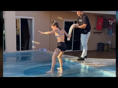 COBRI MINHA PISCINA COM FITA E TENTEI PASSAR POR CIMA SEM CAIR!-EU MARIA EMANUELLY OFICIAL