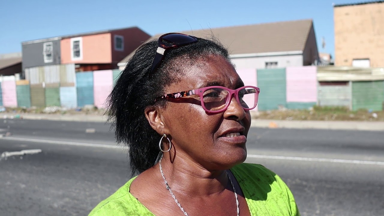Tafelsig community protests for food parcels | Mitchells Plain - YouTube
