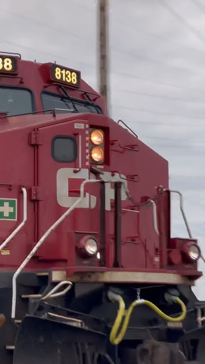 CP 8138 and CSX meet at Pine Junction - YouTube