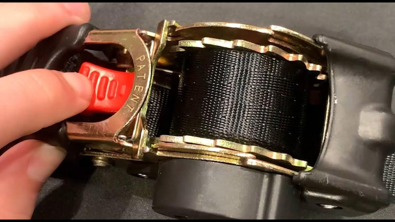 Securing your cargo with W1861 Retractable Ratchet Straps - YouTube