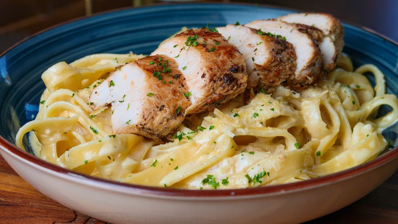 PASTA ALFREDO CON POLLO EN 10 MINUTOS - YouTube