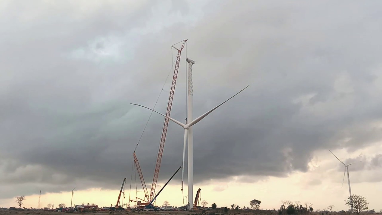 Tolo Wind Farm rotor lift time lapse - YouTube