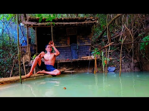 CAMPING DI RUMAH TANAH DAN  MEMBUAT KOLAM RENANG DI HUTAN ,MAKAN TUMBUH\