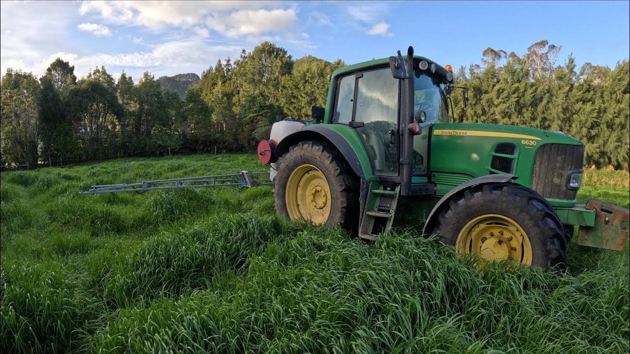Spraying out the maize paddocks - YouTube