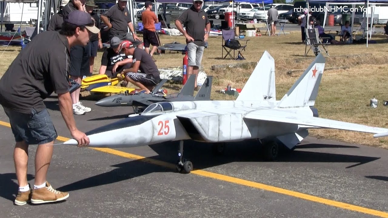 Worlds Largest RC Scale Mig 25 Twin Jet Turbine at Tokoroa - YouTube
