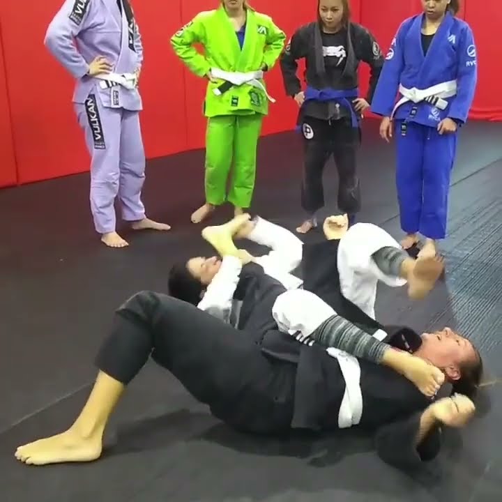 Ana Maria India Jiu-jitsu feminino UFC gym Dubai - YouTube