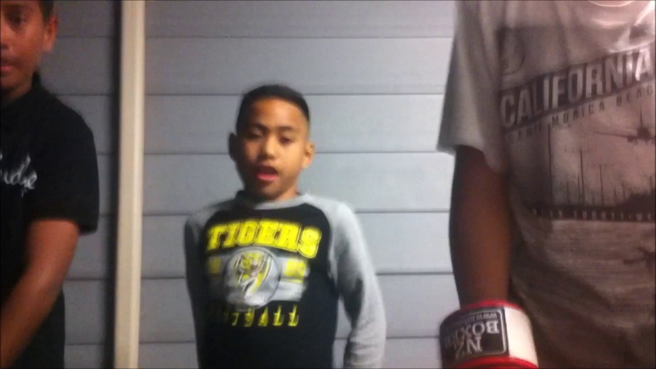 Funny Boxing Fight - YouTube