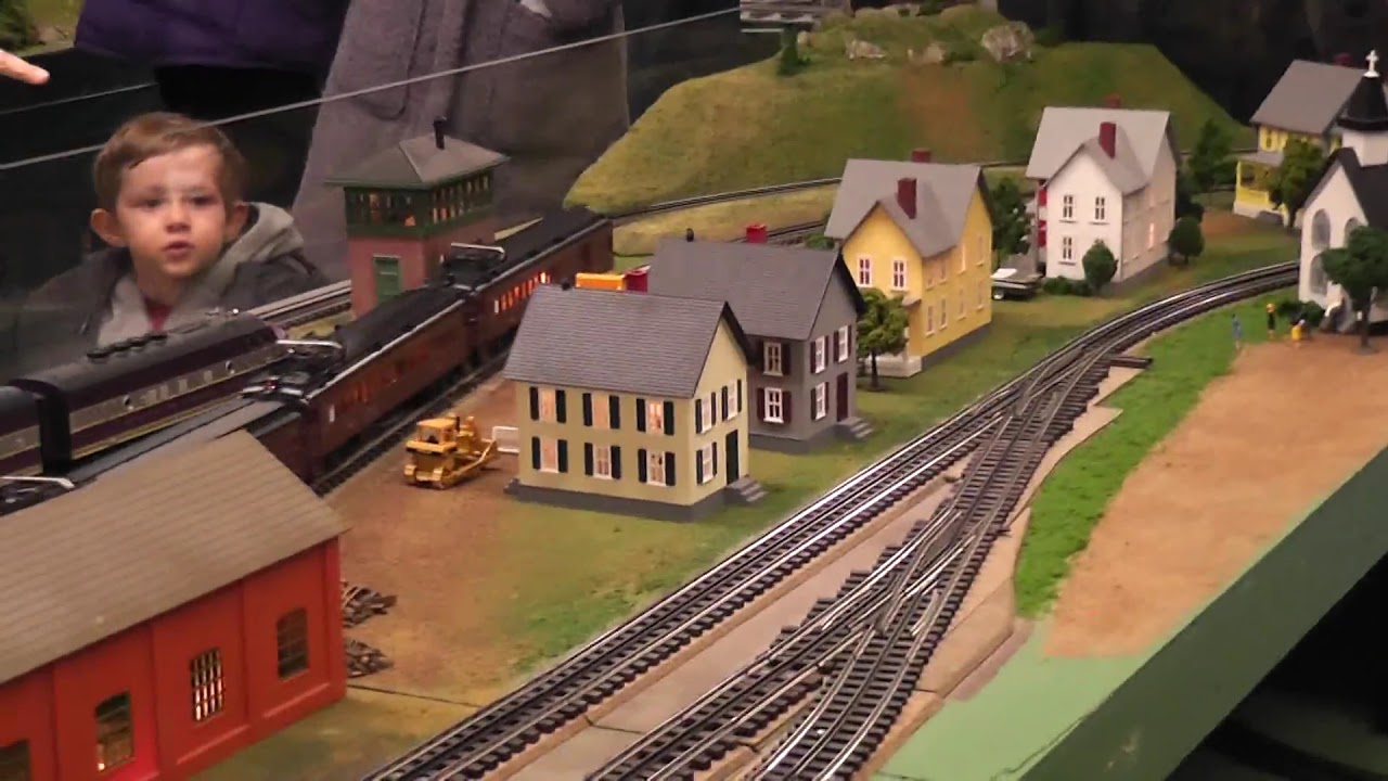 MTH Electric Commuter Trains in HD - YouTube