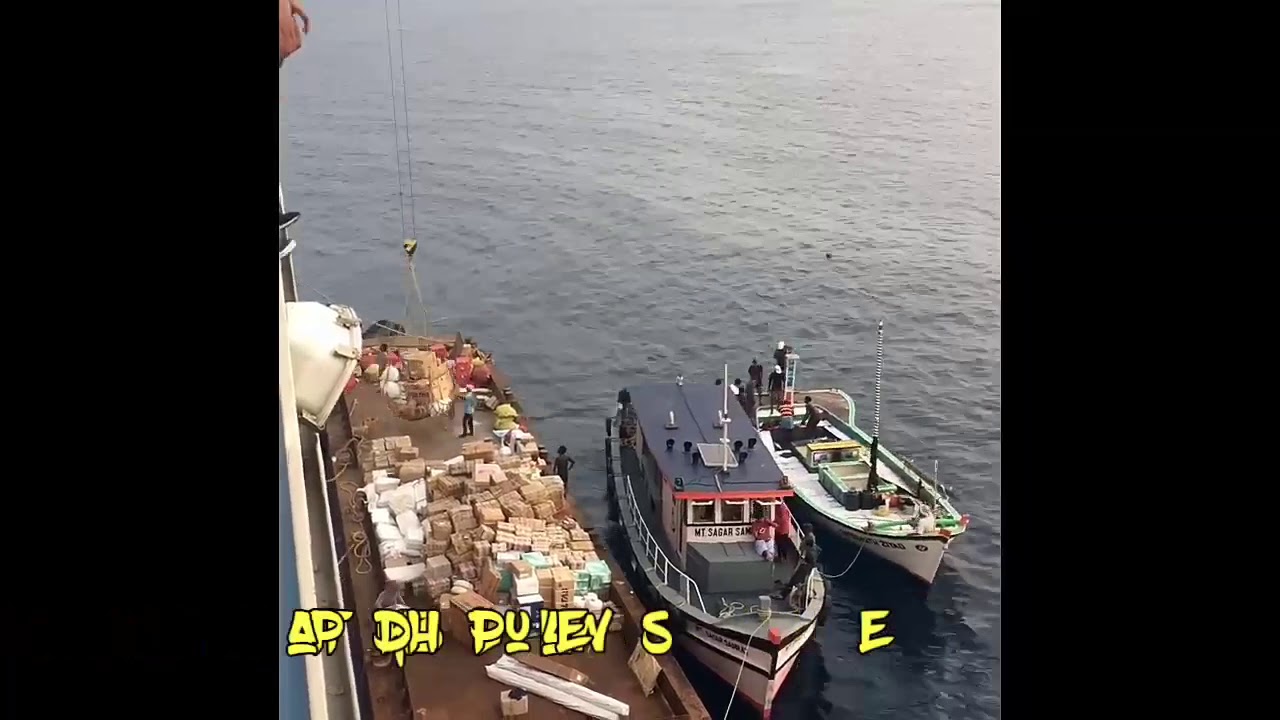 Ship Sailing | Unloading | Lakshadweep Timelapse - YouTube