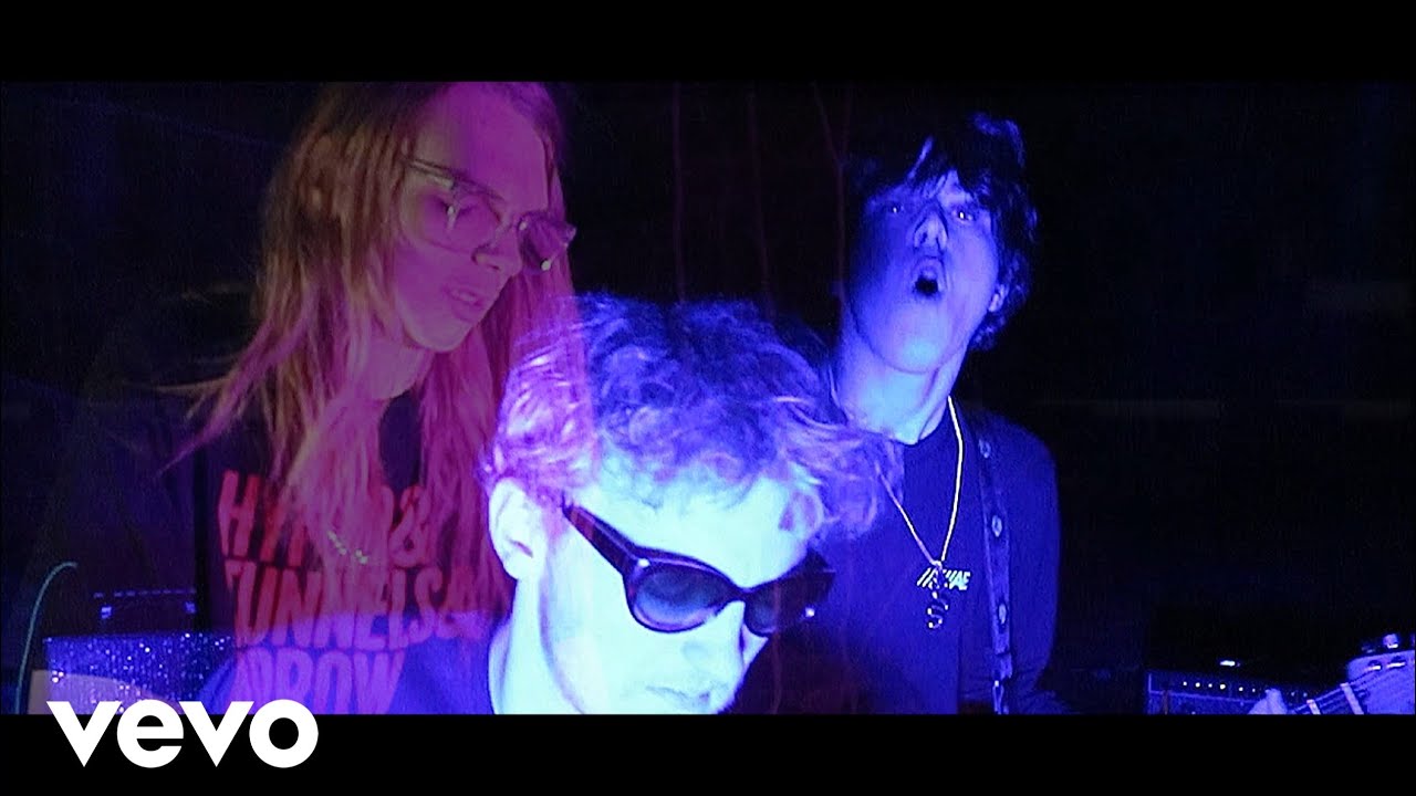 THE DAZE - METHOMANIA [OFFICIAL VIDEO] - YouTube