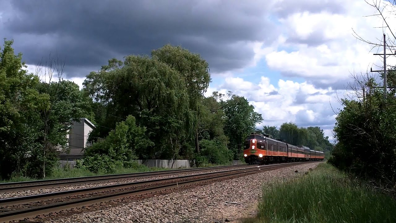 SLRG 515 leads Passenger Special at Northbrook, IL - YouTube