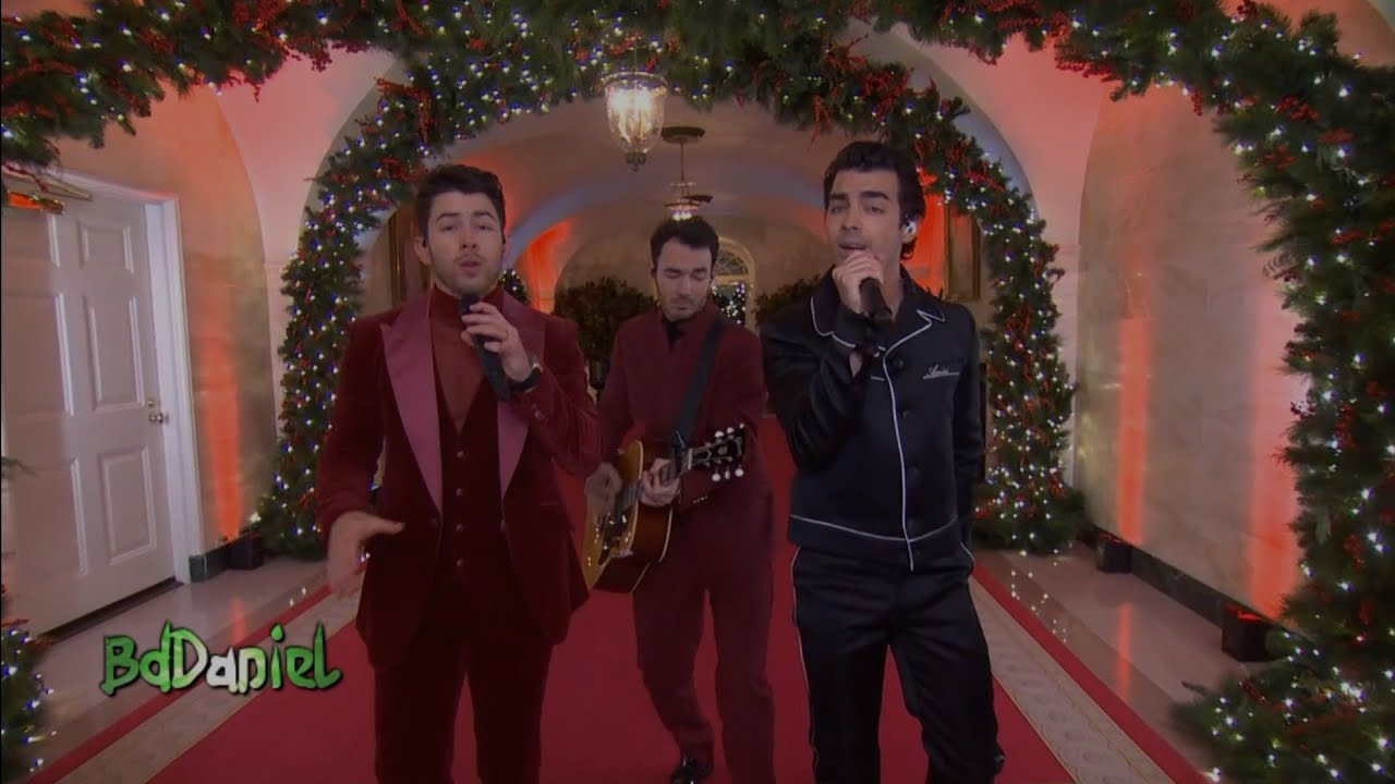 Jonas Brothers - Like it's christmas (Live) The White House 2021 ...