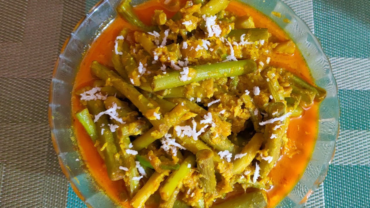 নারকেল দিয়ে আঞ্চলিক মসলাদারকচুরলতি রান্না। Easy kocur Loti ranna/Taro ...