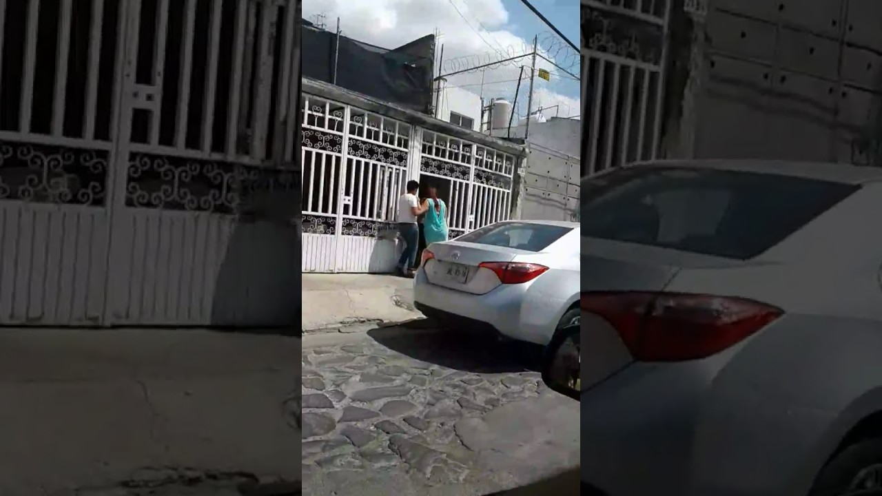 Girl Hopping one shoe cast ( chica brincando en un pie con yeso) - YouTube