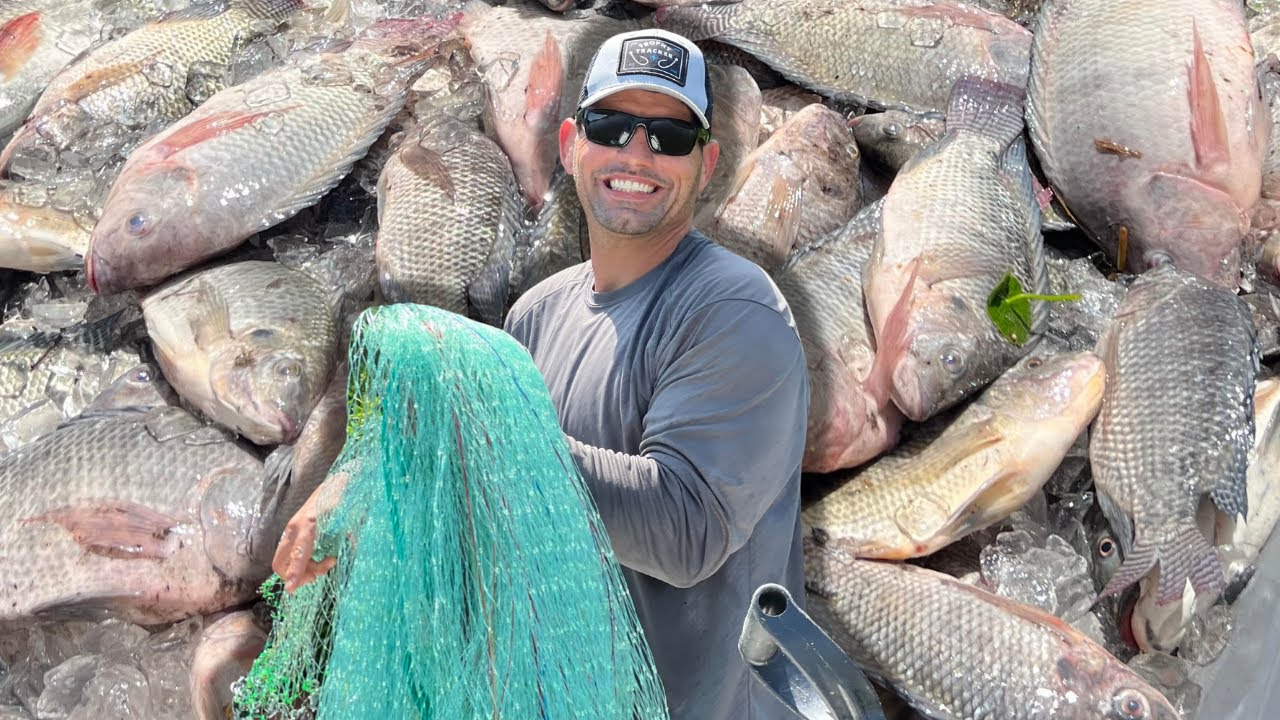 18FT CASTNET - Crazy Catch Compilation - YouTube