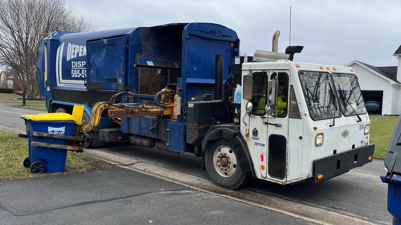 Roaring Dependable Disposal CCC Labrie Expert Garbage Truck Packing ...