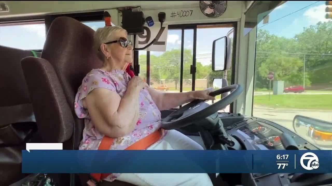 88-year-old Warren school bus driver finishes last route - YouTube