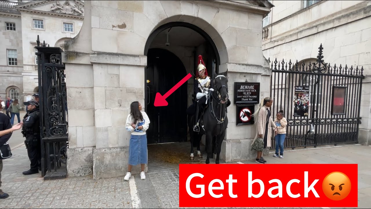 Royal Guard Issues Stern Warning to Girl at Horse Guards - YouTube