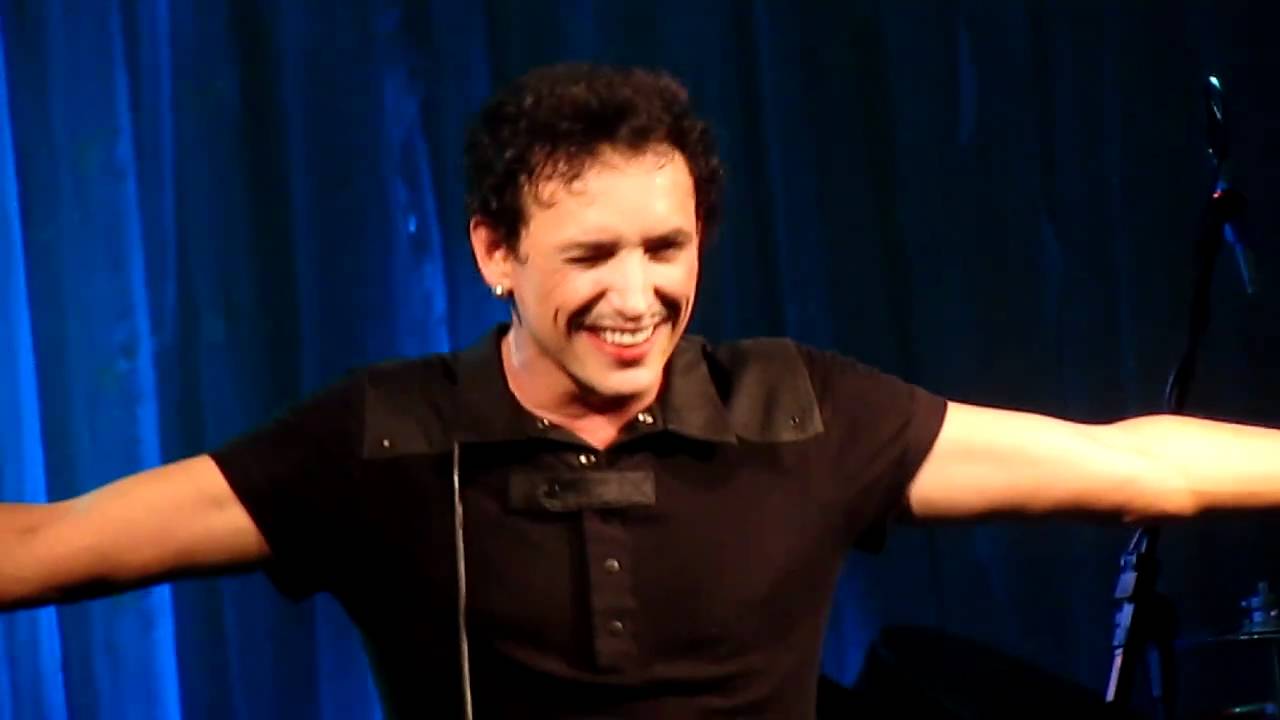 RICKY VALLEN -ESPUMAS AO VENTO - TEATRO RIVAL - 06/01/2011.MOV - YouTube