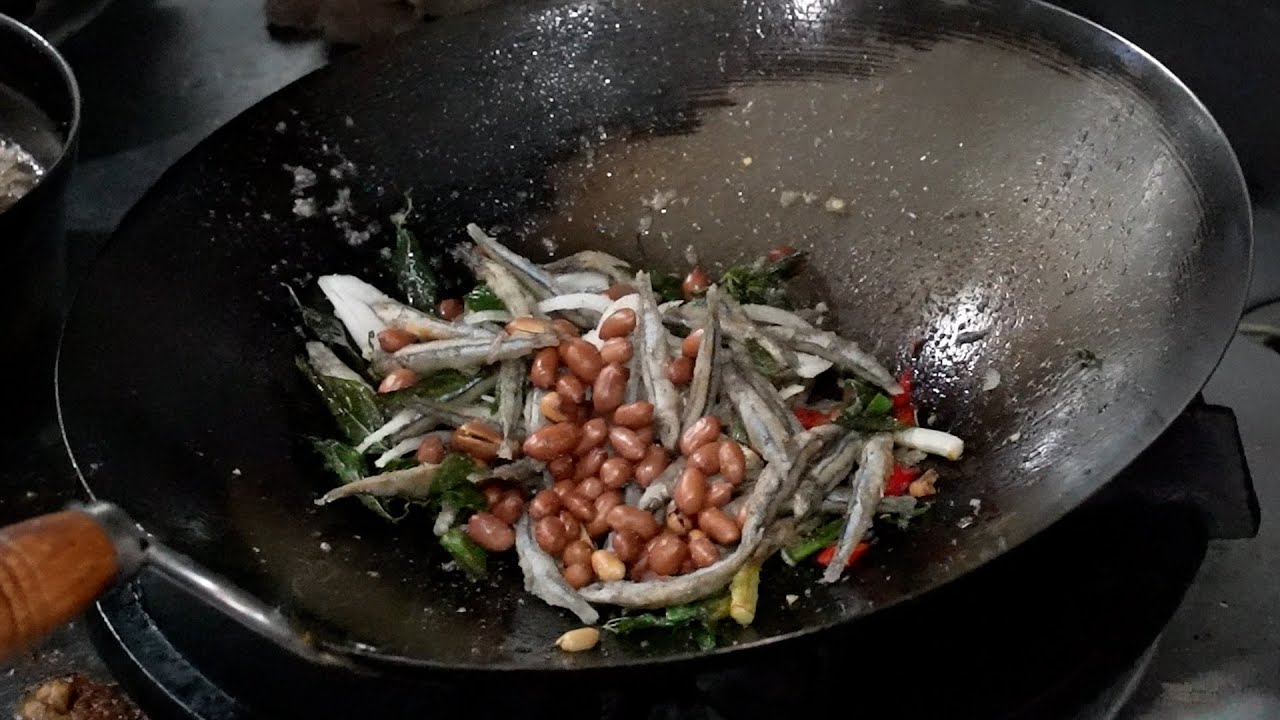 Delicious stir fry! Fried Peanuts with Clove Fish - Taiwan Street Food ...