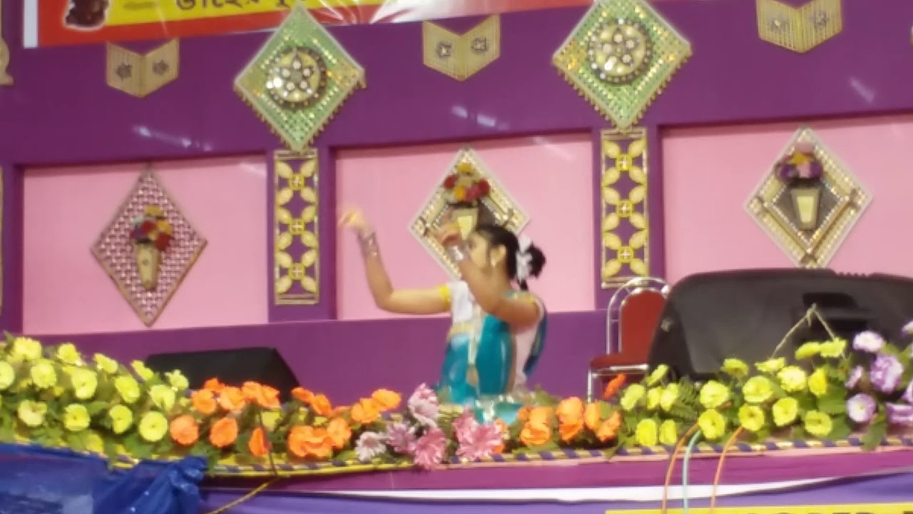 Bangla adhunik nritto by jhilik roy - YouTube