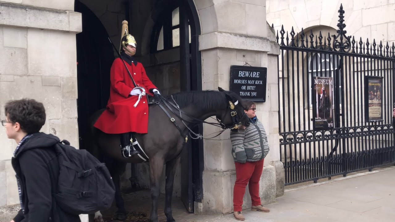King's guards. London, England, UK. - YouTube