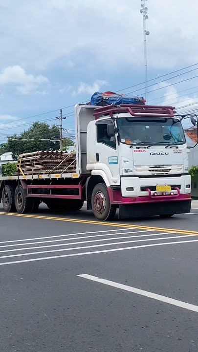 TRUK TRONTON ISUZU LOS BAK PANJANG MUATAN ASBES NGEBUT MELAJU CEPAT #shorts #trending #subscribe ...