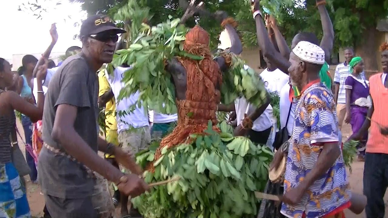Mandinka drumming tantan at Bansang Gambia 2012 - YouTube