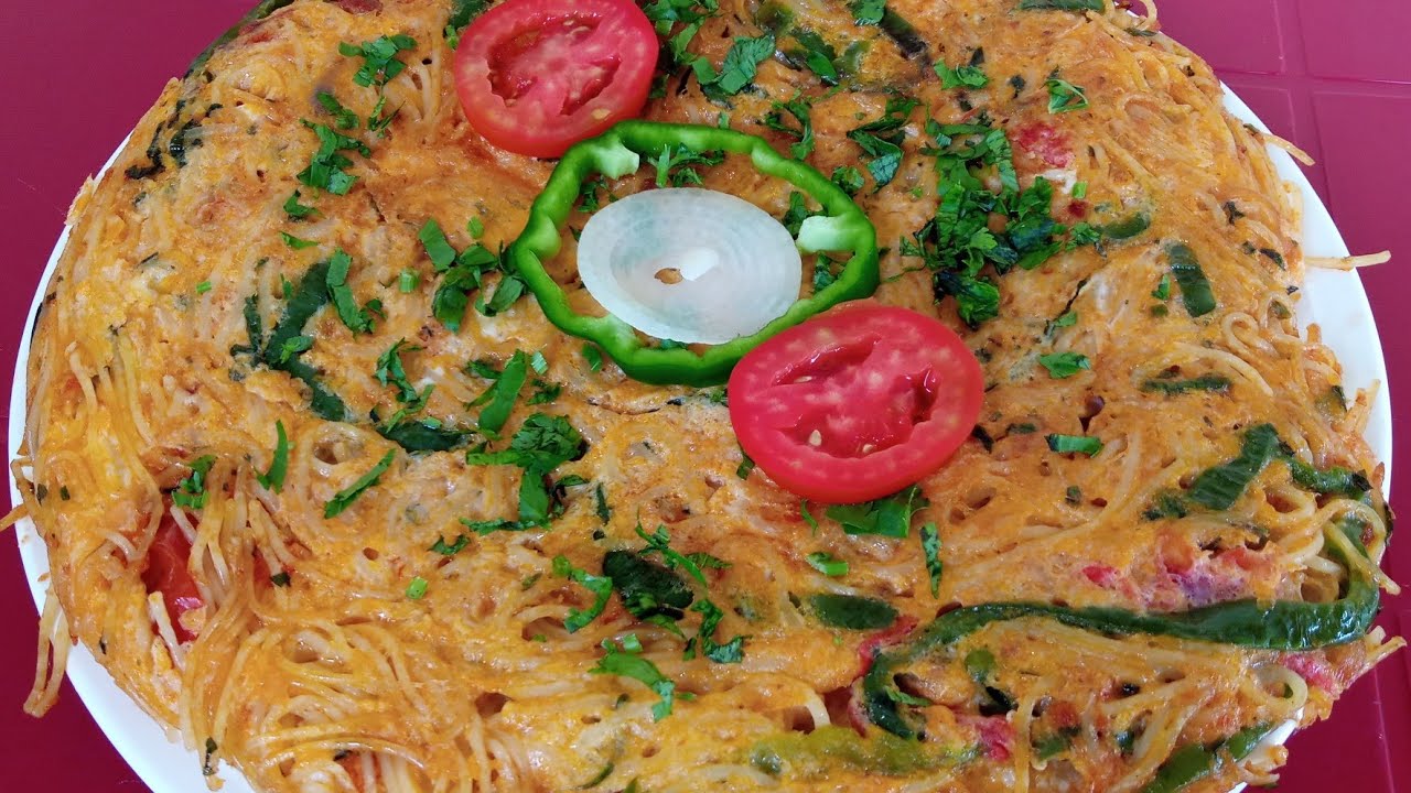 OMELET WITH NOODLES RECIPE: UKO WATEKA UMURETI W'AMAKALONI - YouTube