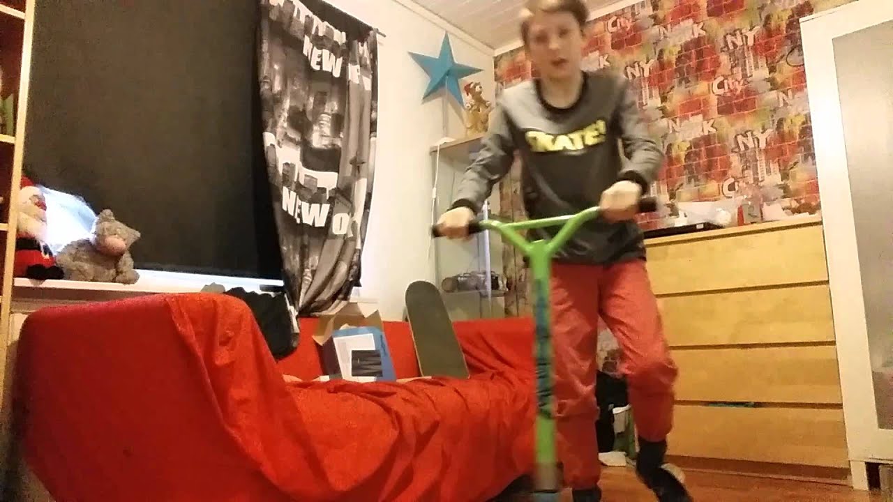 Nytt trick|Kickbike trick i mitt rum!?! - YouTube