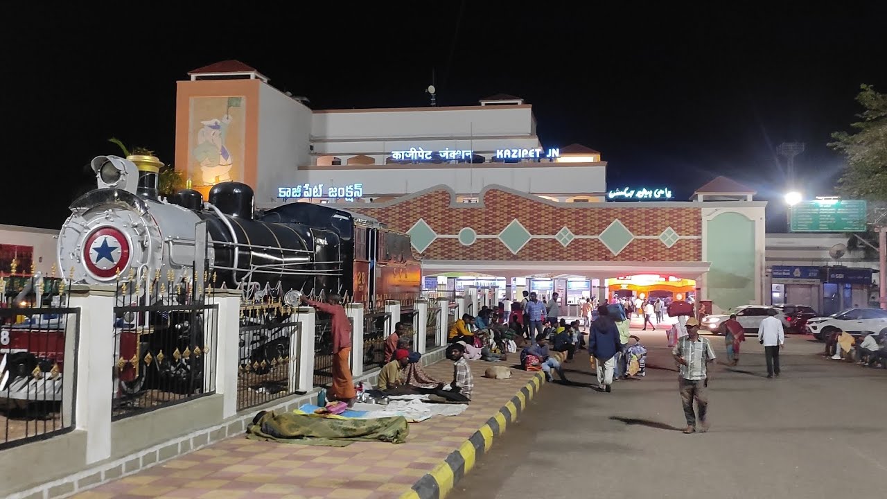 12727/12728 Godavari Express South Central Railway, operating between ...