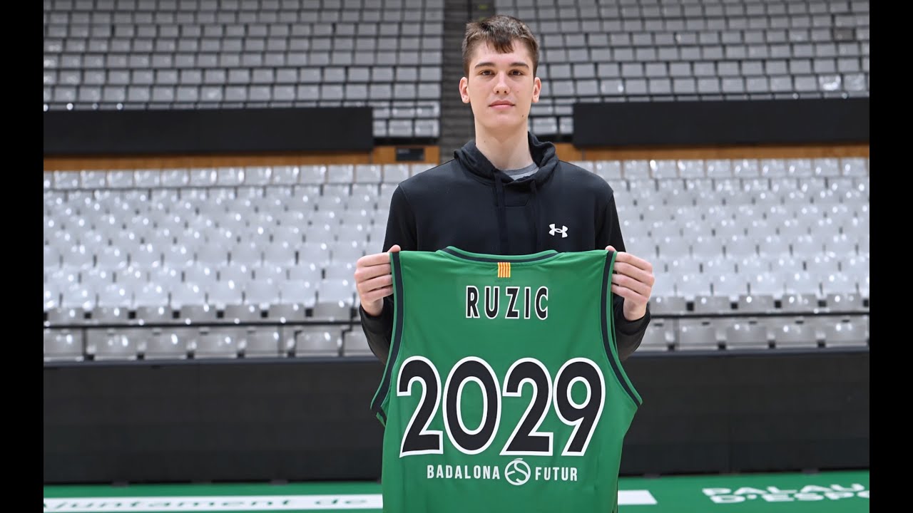 Junts farem història. Michael Ruzic renova fins al 2029 - YouTube