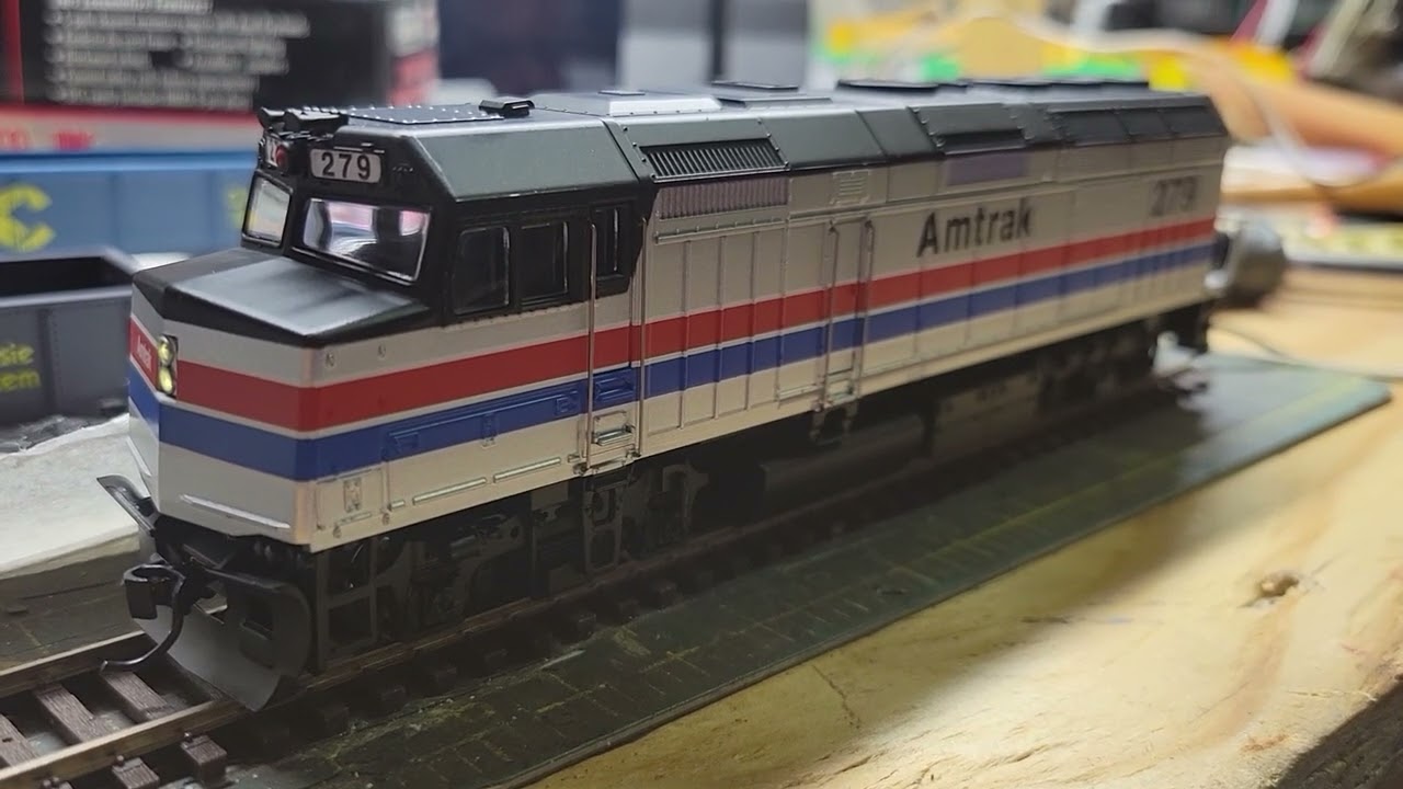Walthers Trainline Amtrak F40ph. - YouTube