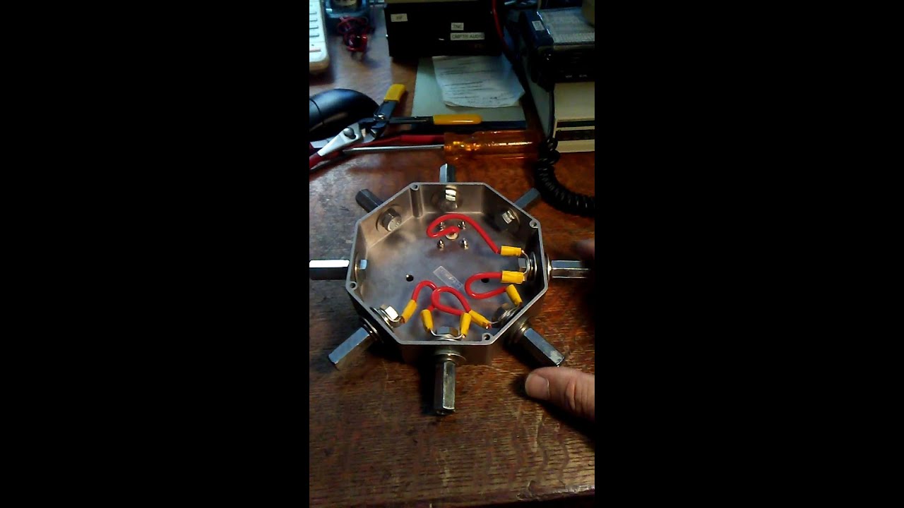 Home-Made Octopus 4 band hamstick antenna base Details - YouTube