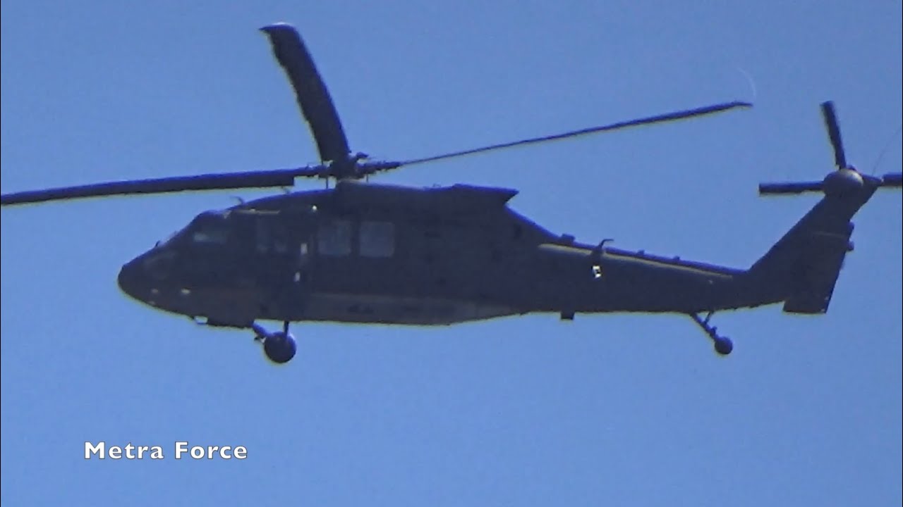 US Army Sikorsky UH-60M Black Hawk Fly By - YouTube