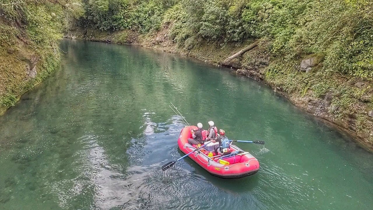 Raft Fishing Epic New Zealand River [Tongariro] - YouTube