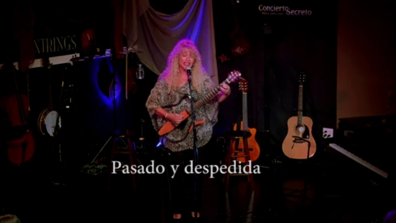 Barbara Milian "Vivir y amar" Xtrings Studio Miami 2017 - YouTube