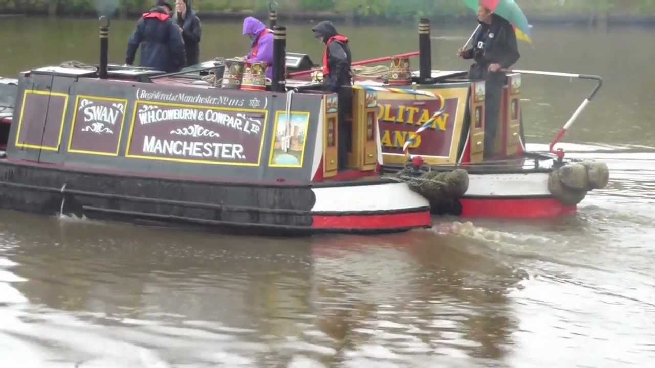 Canal boats leaving Latchford Locks on the Manchester ship canal - YouTube