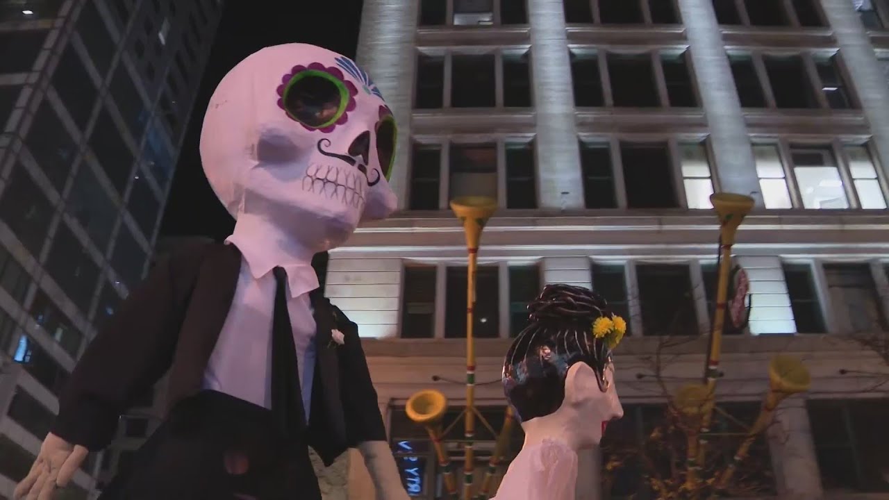 Crowds fill State Street for Arts in the Dark Halloween parade - YouTube