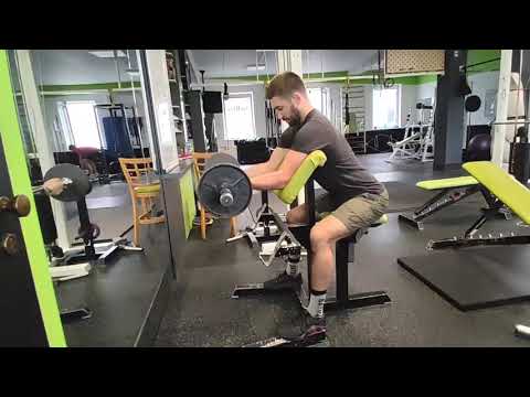 EZ Bar Scott Curls - YouTube