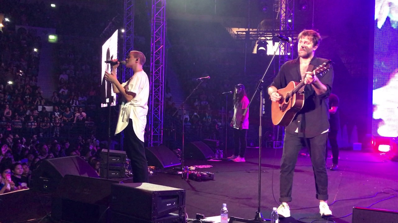 Splinters and Stones - Hillsong United (Dubai 2017) - YouTube