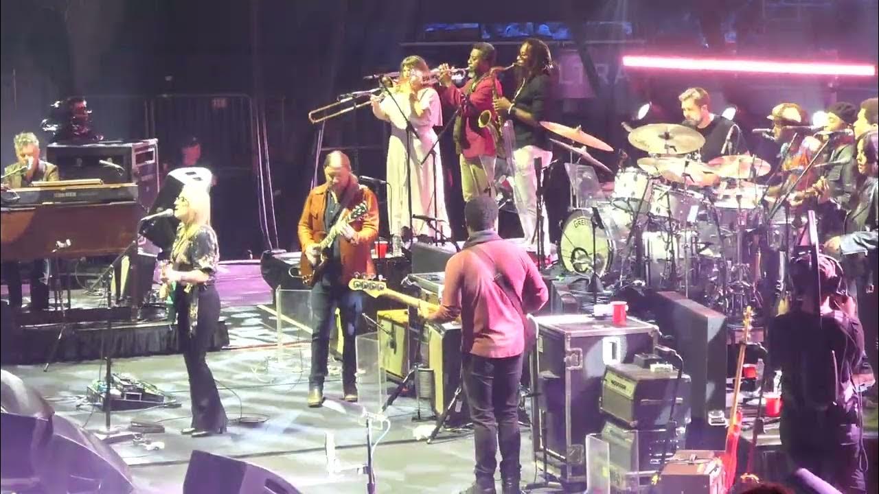 Tedeschi Trucks Band - Part Of Me 9-29-23 Madison Sq. Garden, NYC - YouTube