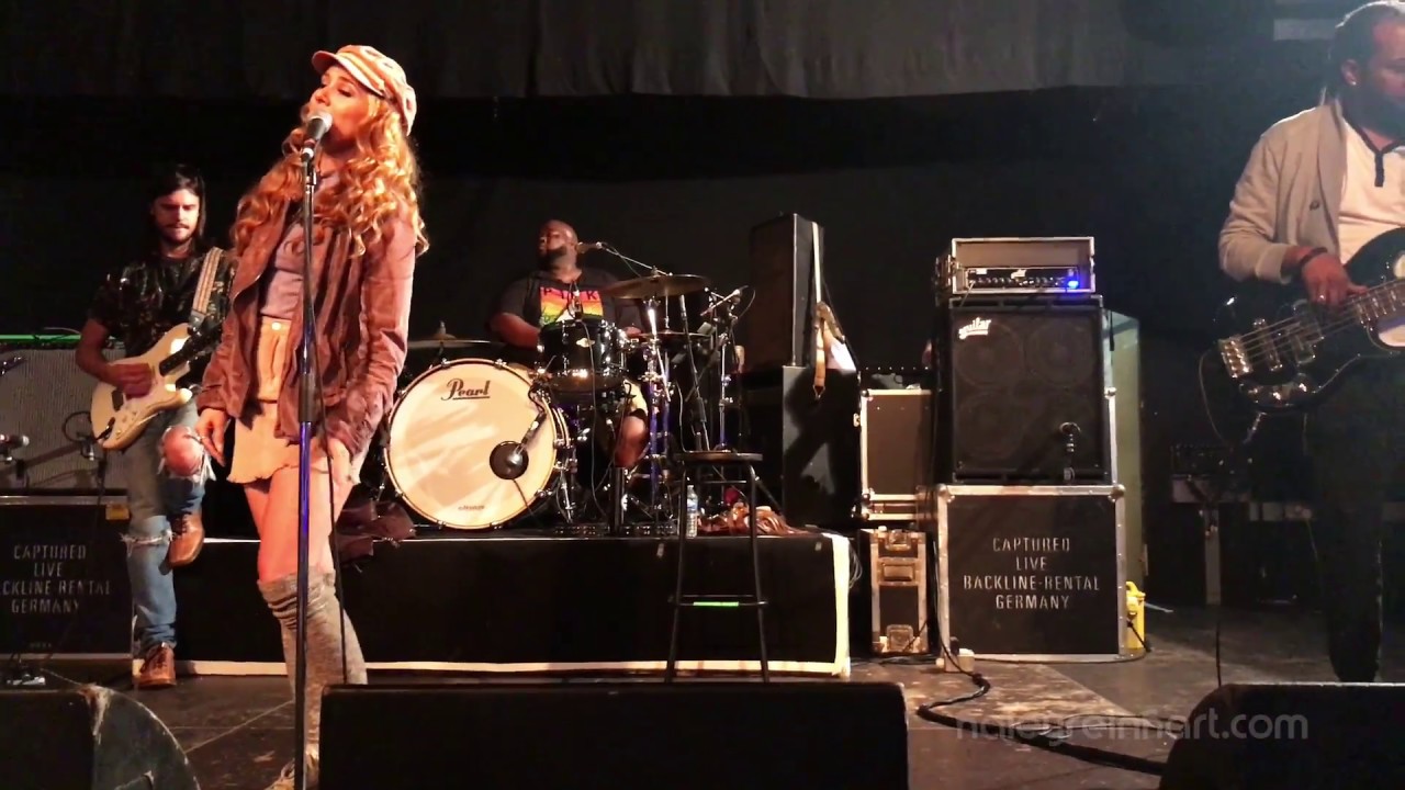 Haley Reinhart "Baby it's You" Mic Check Better Tour London - YouTube