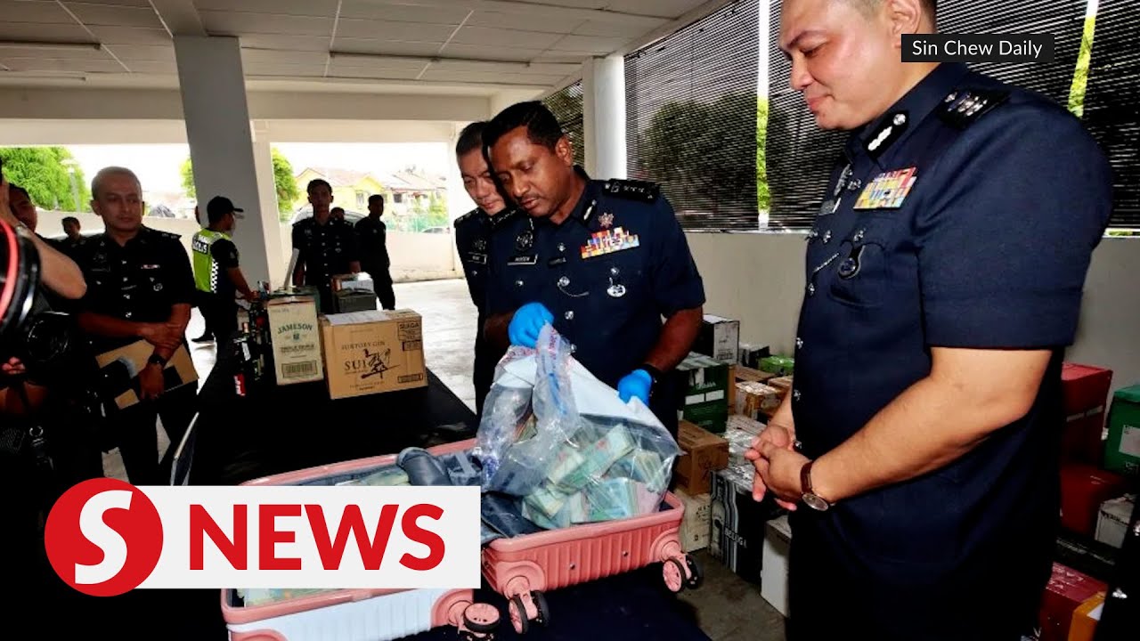 Selangor police to refer money-in-suitcase papers to Bukit Aman - YouTube