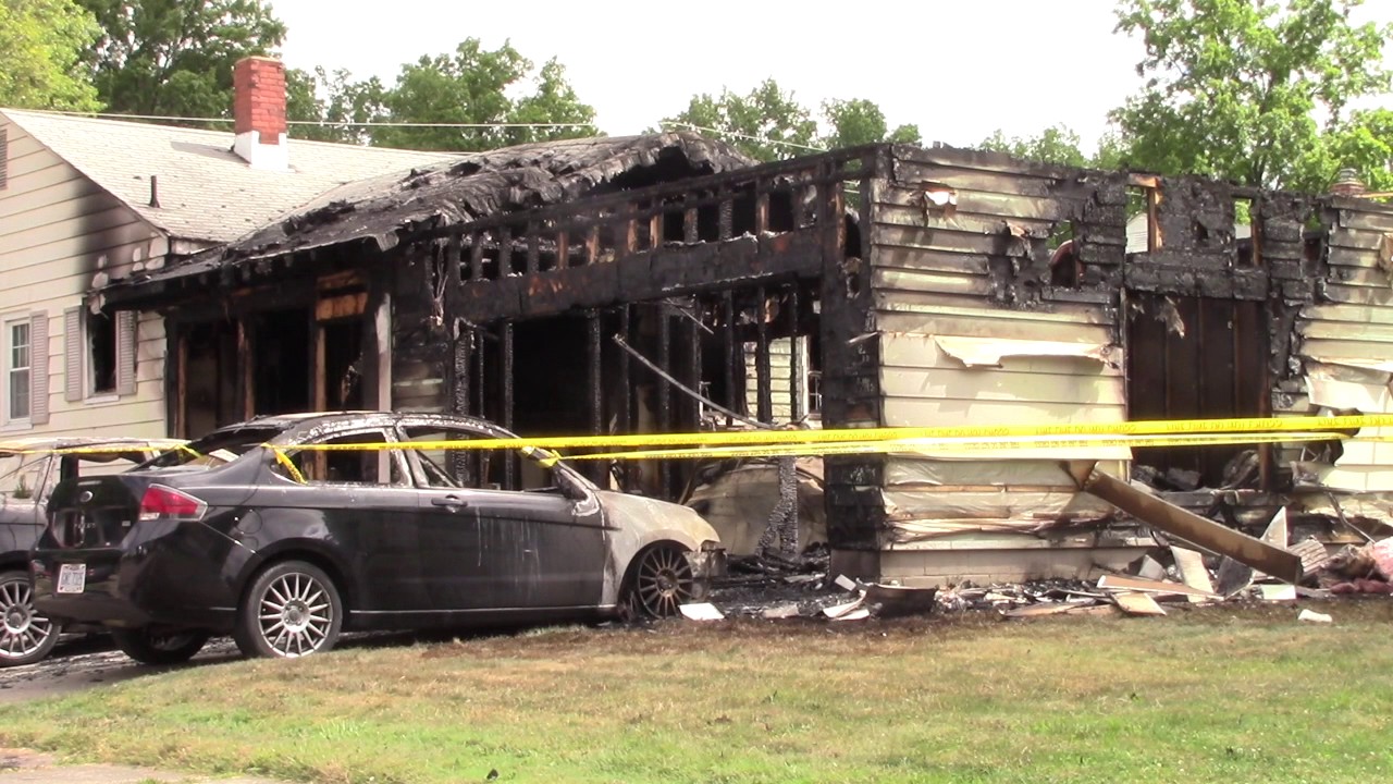 House destroyed by fire in Ashtabula - YouTube