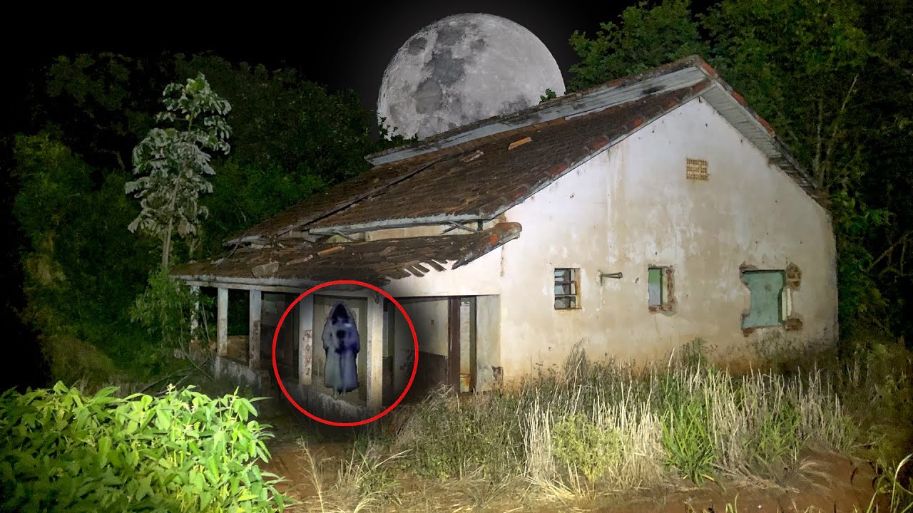 FOI MUITO ASSUSTADOR O QUE GRAVAMOS DENTRO DESSA CASA ASSOMBRADA! - YouTube