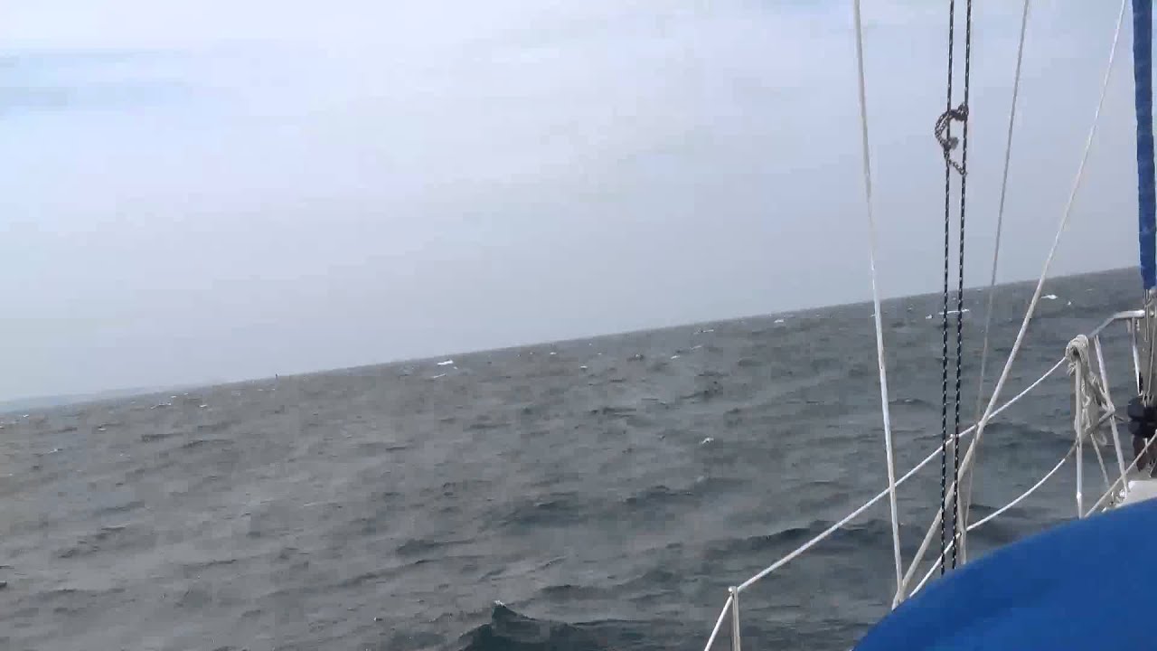 Irwin 32' Citation off Block Island - YouTube