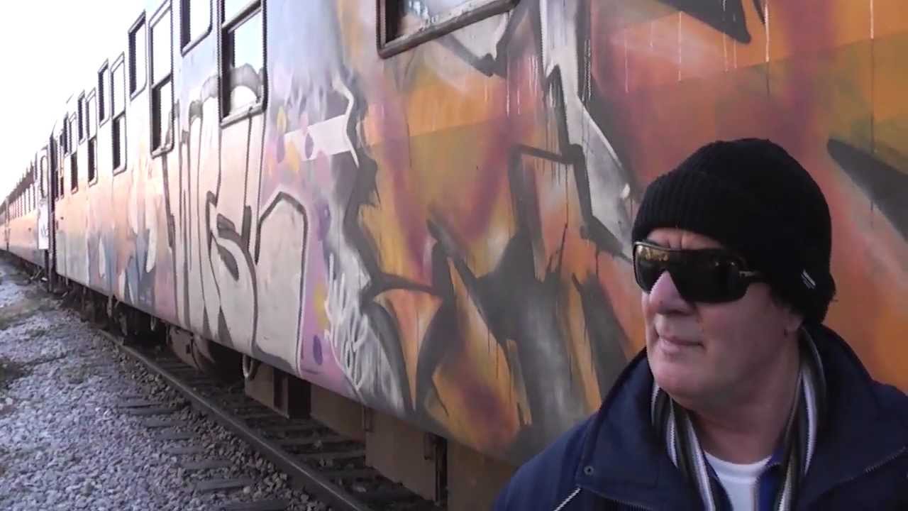 ΕΝΑ ΣΙΔΕΡΟ ΑΝΑΜΕΝΟ-DROMPILAS-PAPAHATZIS-2012.mp4 - YouTube