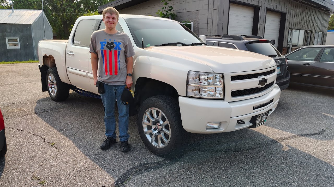 Showing some cool cars here - YouTube