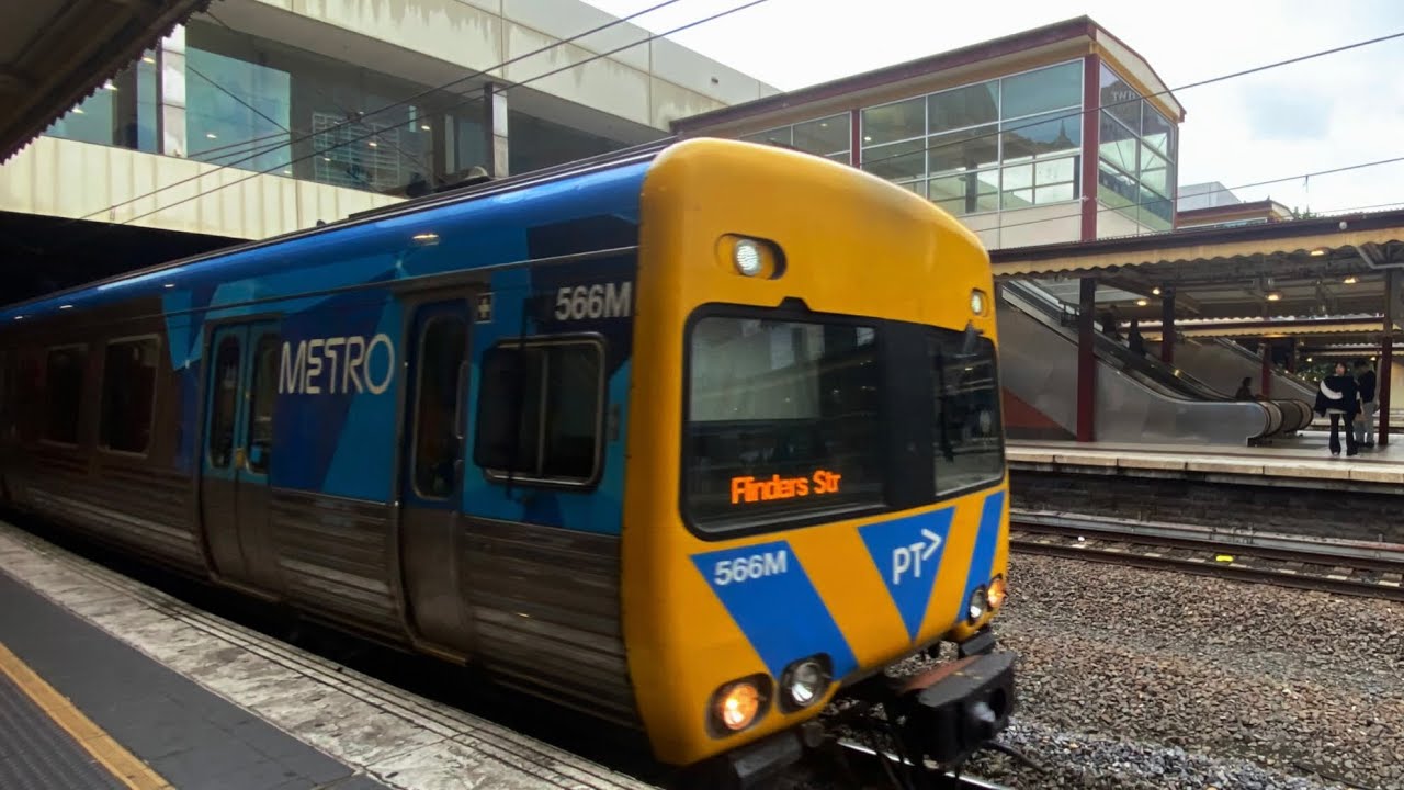 Flinders Street - St Albans. Onboard Alstom Comeng 653M - YouTube